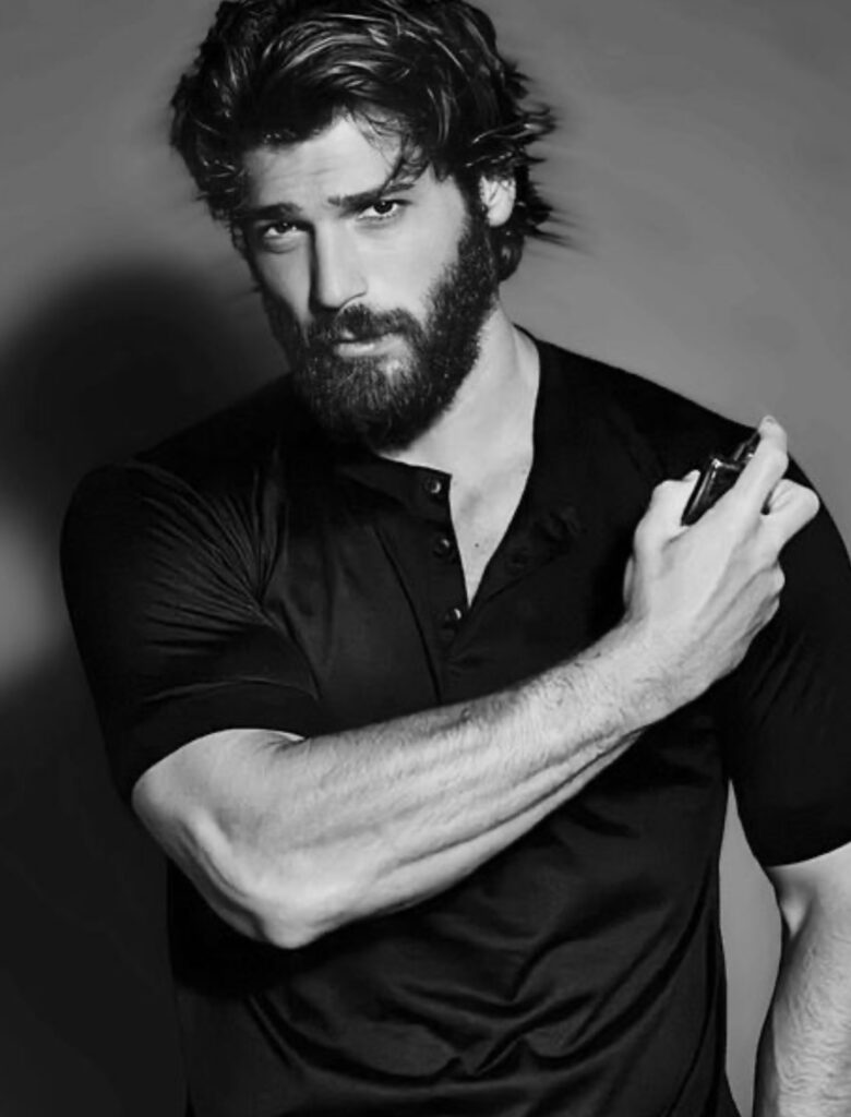 È BlackFridayMania per Can Yaman: ecco la sorpresa riservata ai fans